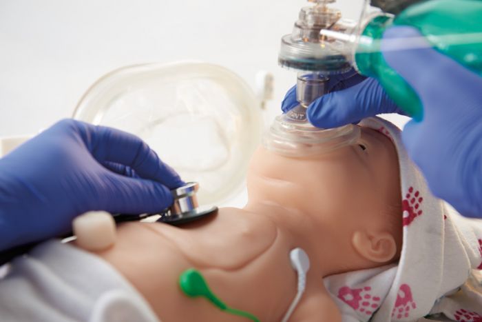 Mannequin de réanimation néonatal avec ECG Baby CHARLIE à 5 798,00