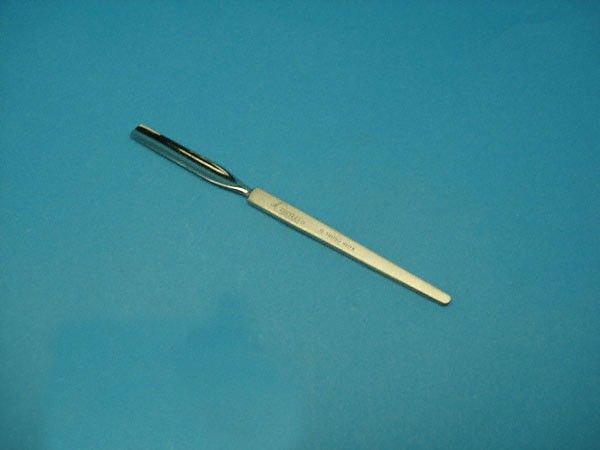 Gouge Tranchante, pour pédicurie, 8 mm x 14 cm à 13,37