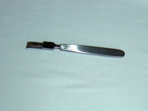 Rugine Farabeuf, courbe, 15 cm x 10 mm à 29,74